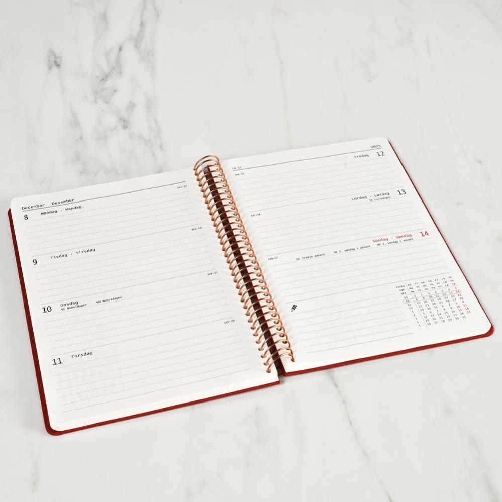 KOZO Kalender 2025 A5 Vecka Per Uppslag bric